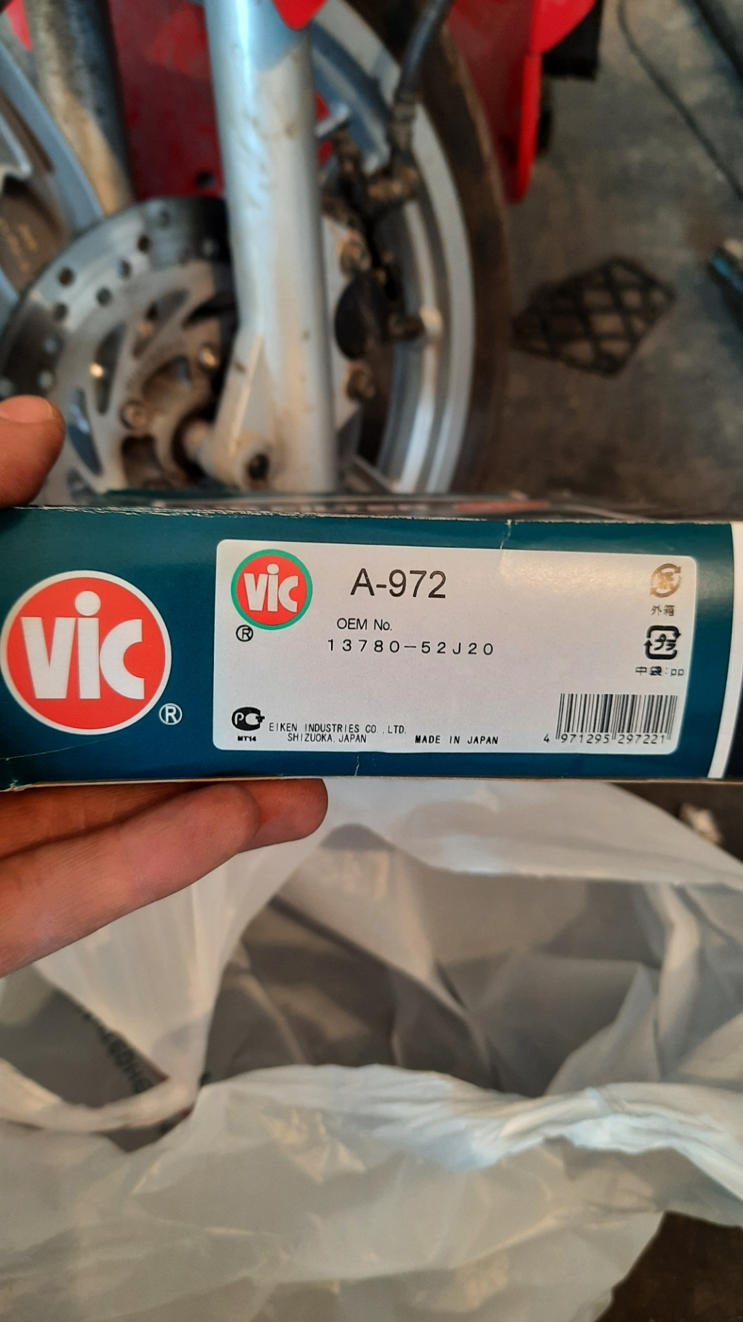 Замена масла в двс и свечки — Mazda Carol (5G), 0,7 л, 2008 года ...