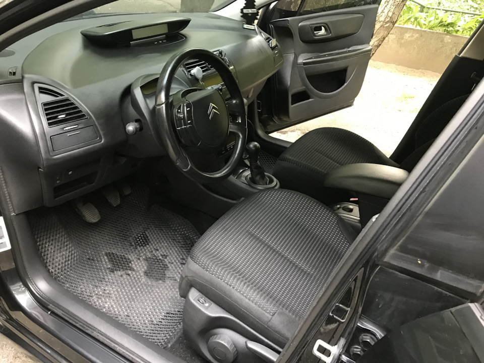 Сиденья и подлокотник от КУПЕ! — Citroen C4 (1G), 1,6 л, 2005 года ...