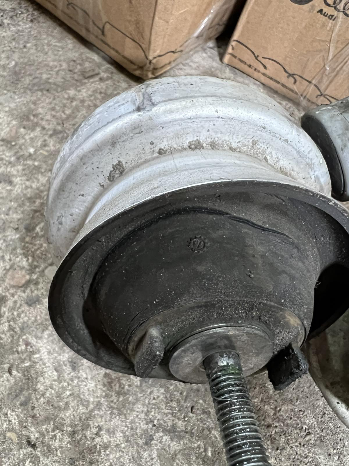 Замена гидроопор, подушки двигателя и стоек стабилизатор — Audi A6 ...