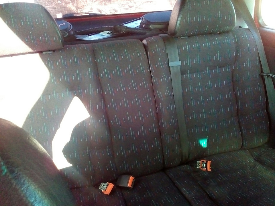 Двух составной диван. — Volkswagen Golf Mk3, 1,8 л, 1992 года ...