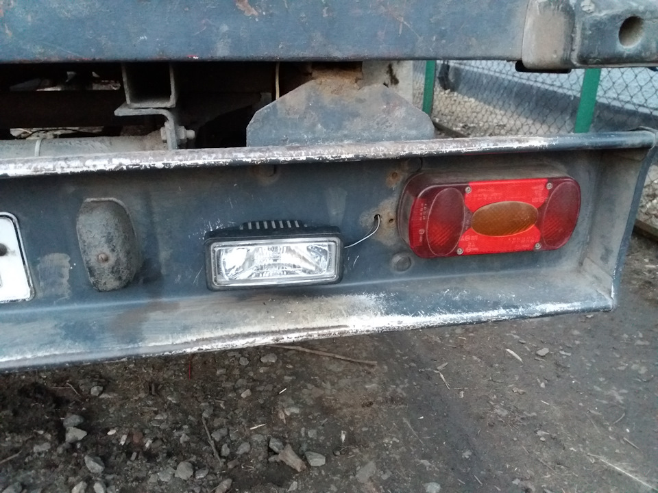 Установил дополнительный фонарь заднего хода — Renault Master (1G), 2,5 ...