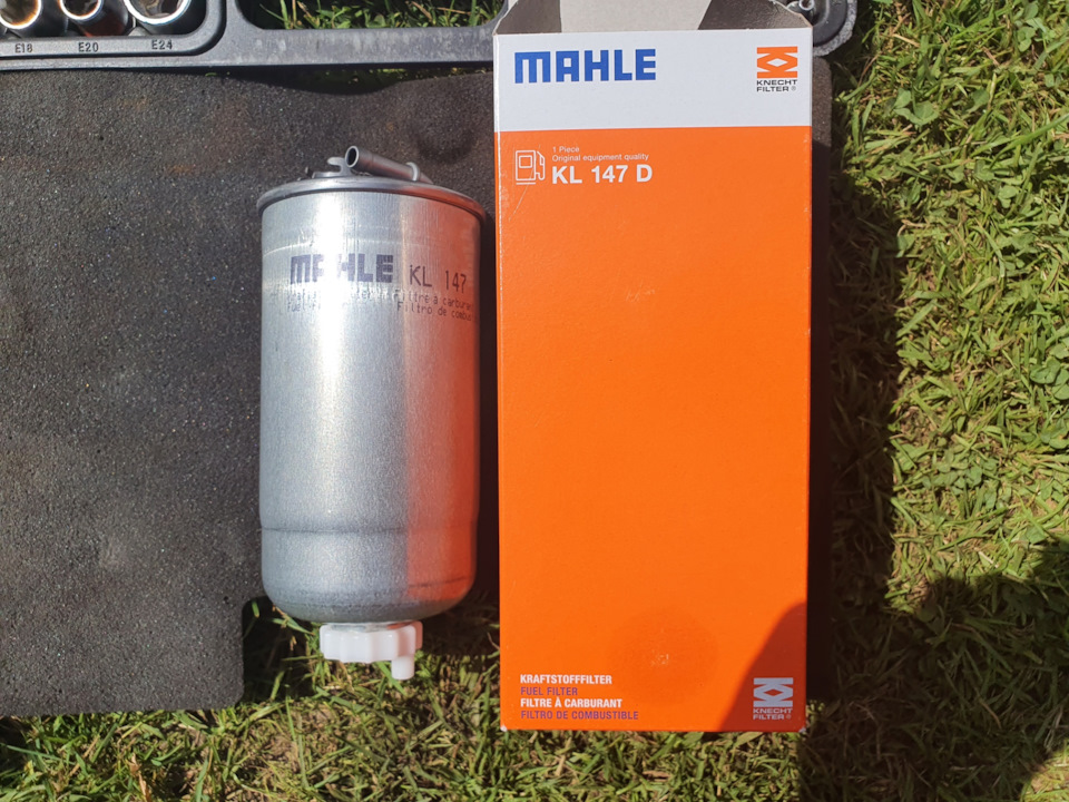 Замена топливного фильтра — Volkswagen Passat B5, 1,9 л, 2004 года ...