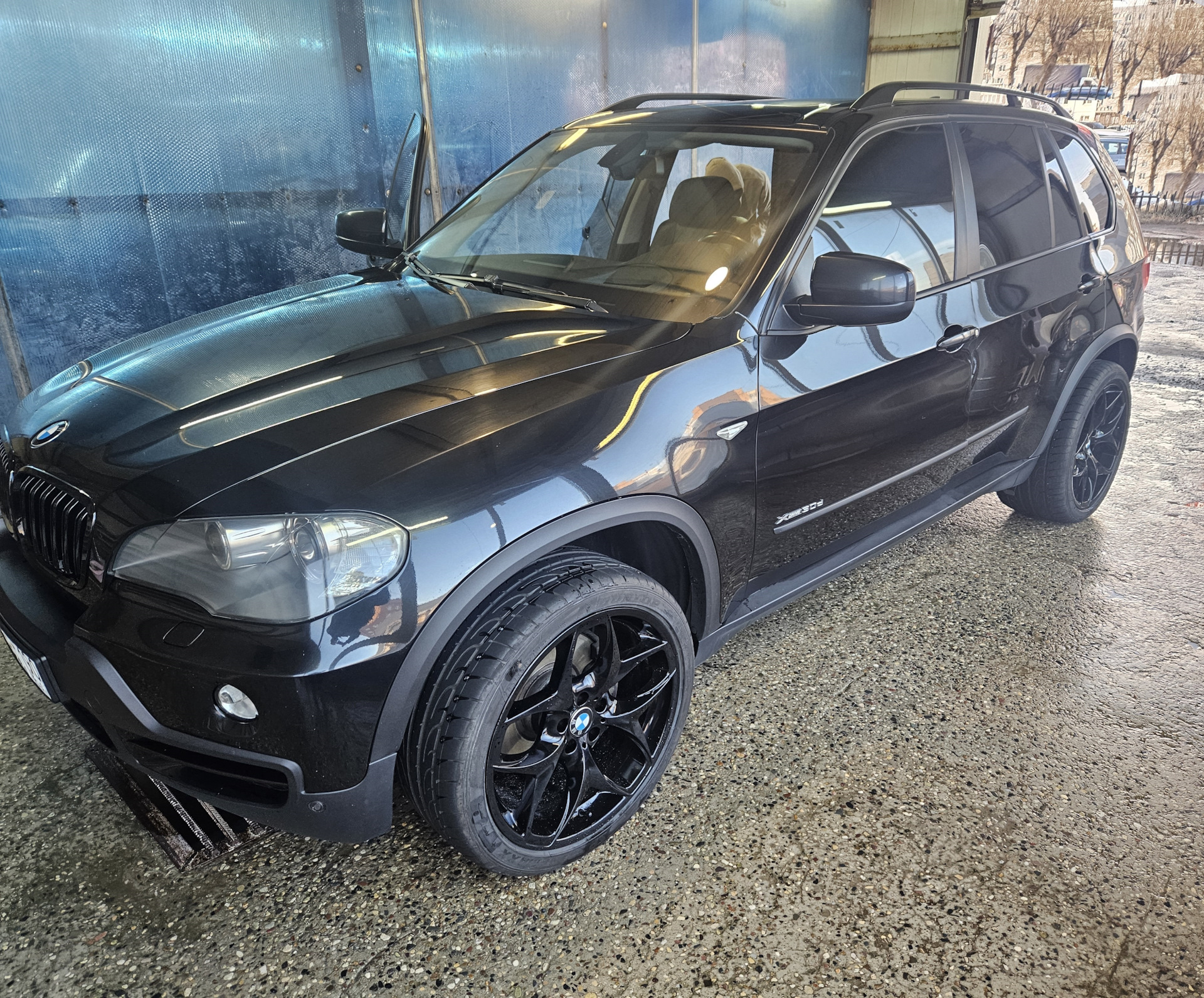 Переобулся на лето (215 стиль R21) — BMW X5 (E70), 3 л, 2009 года ...