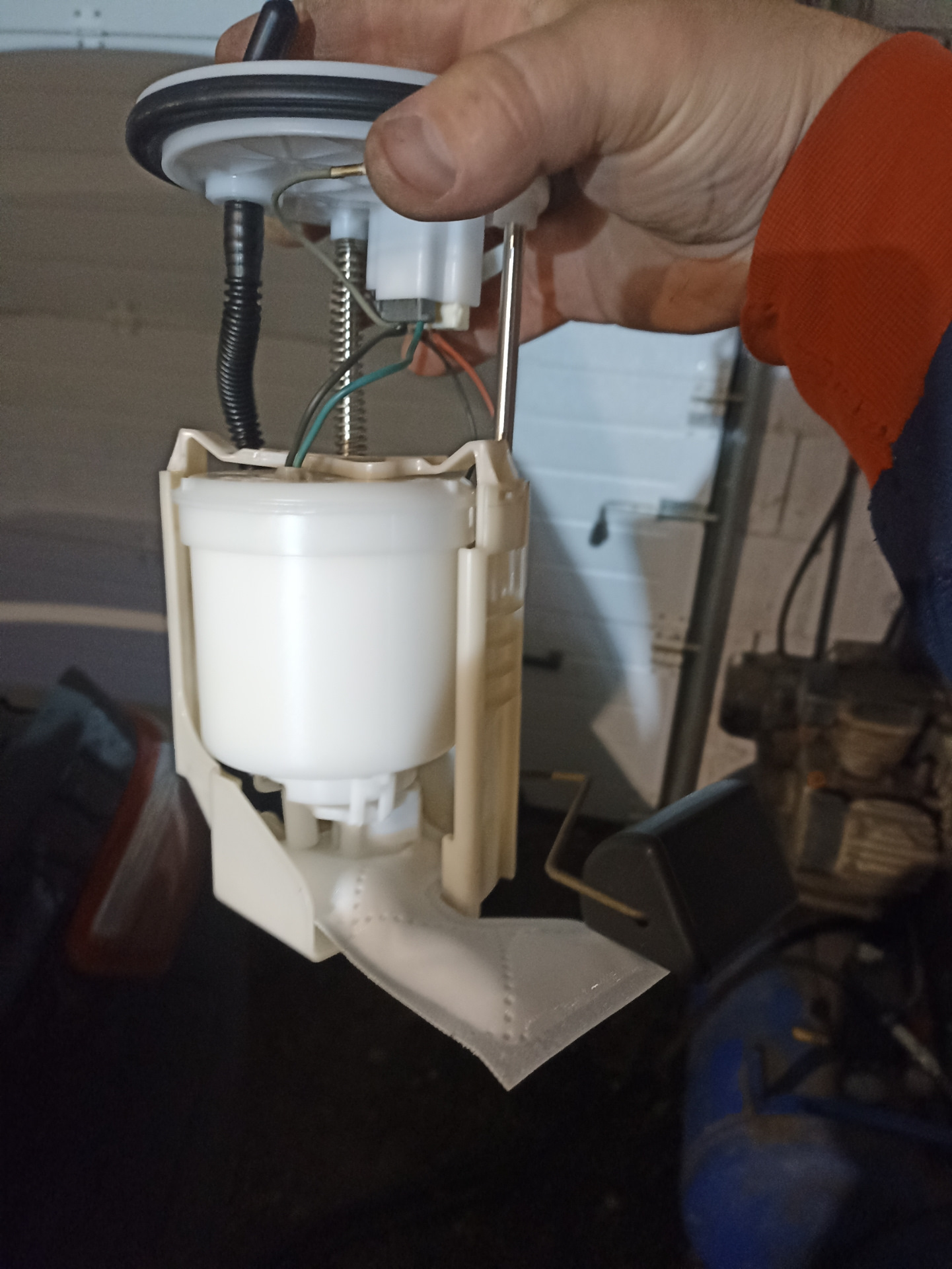 Замена топливного фильтра. — Toyota Camry (XV40), 2,4 л, 2010 года ...