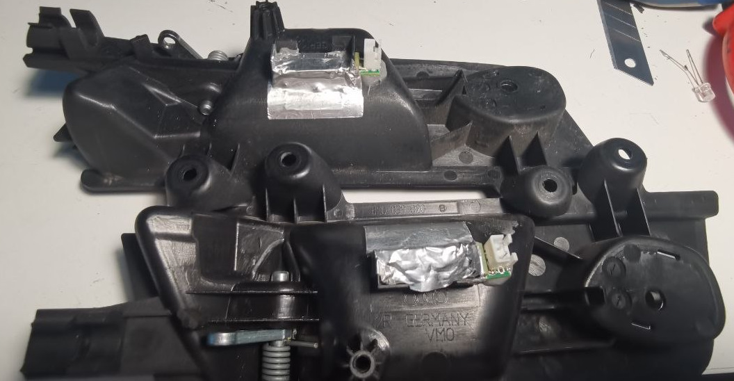 Подсветка внутренних ручек дверей — Audi A4 Avant (B7), 2 л, 2006 года ...