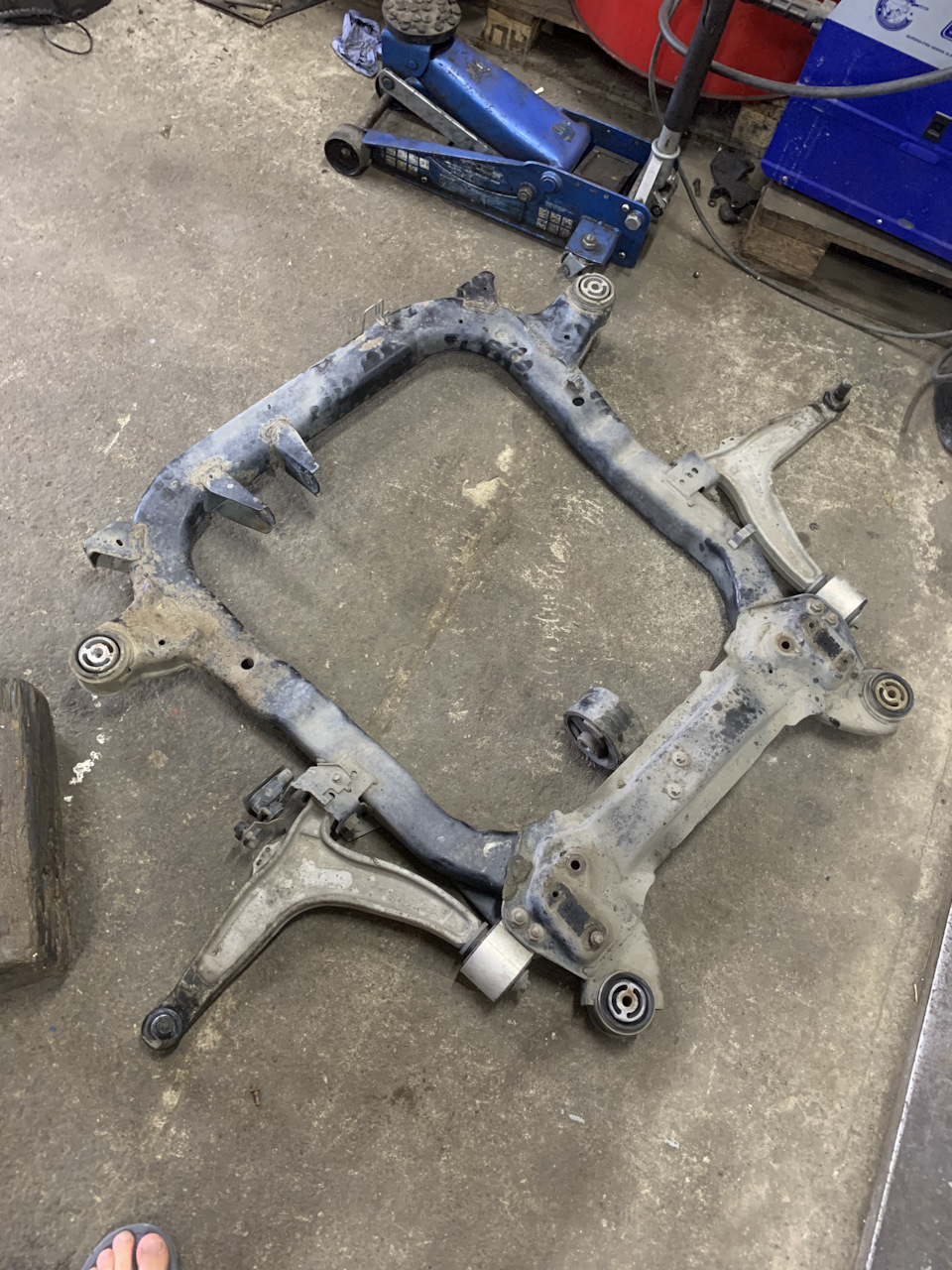 29. Замена сцепления. Бензонасос на своём месте. — Saab 9-3 (2G), 2,8 л ...