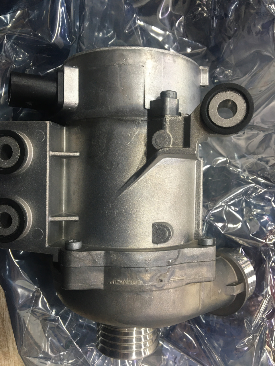 Запилил новый насос Pierburg 702851200 — BMW X3 (E83), 2,5 л, 2008 года ...