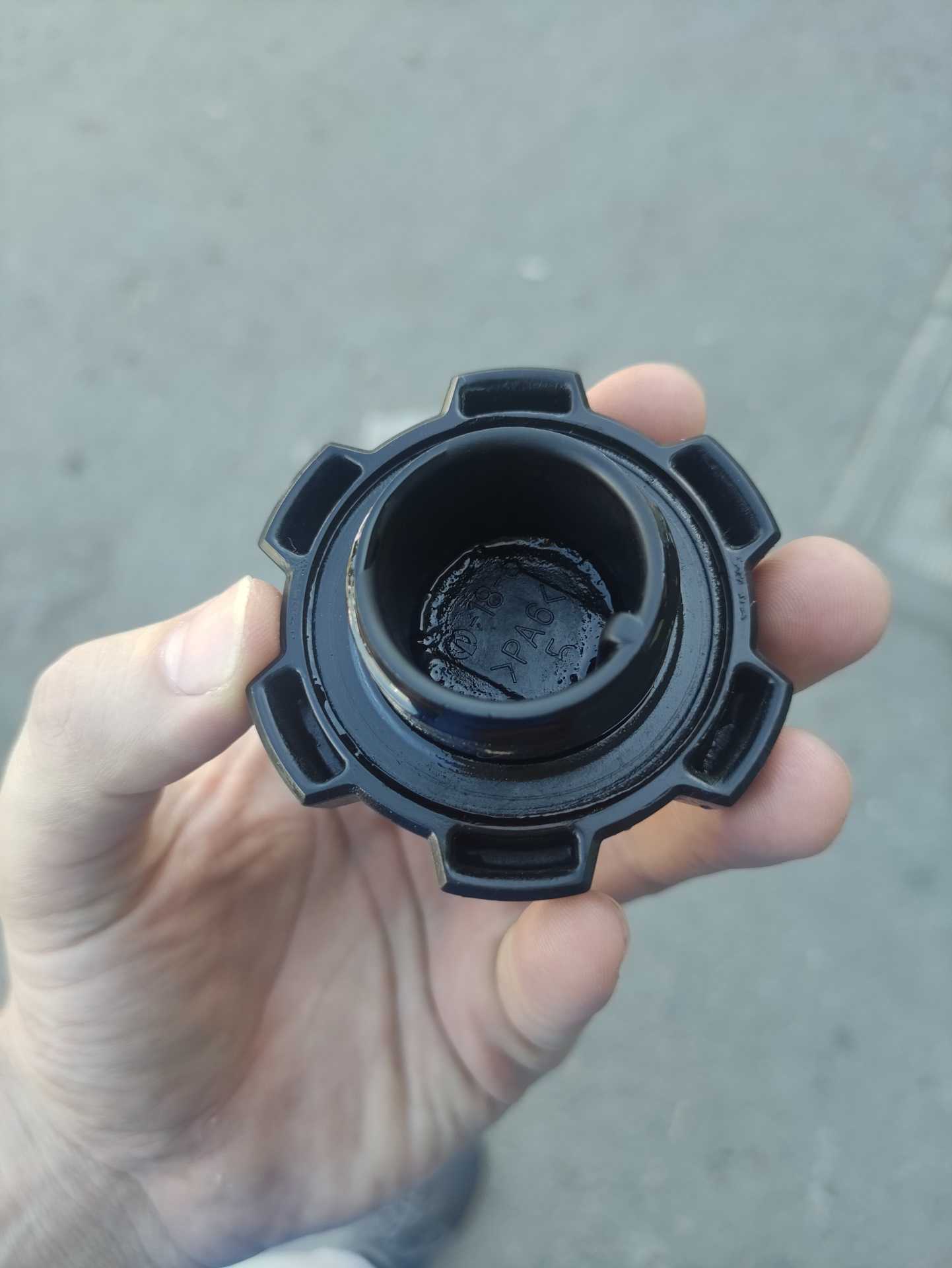 Замена прокладки в крышке маслозаливной горловины — 9043037140 ...