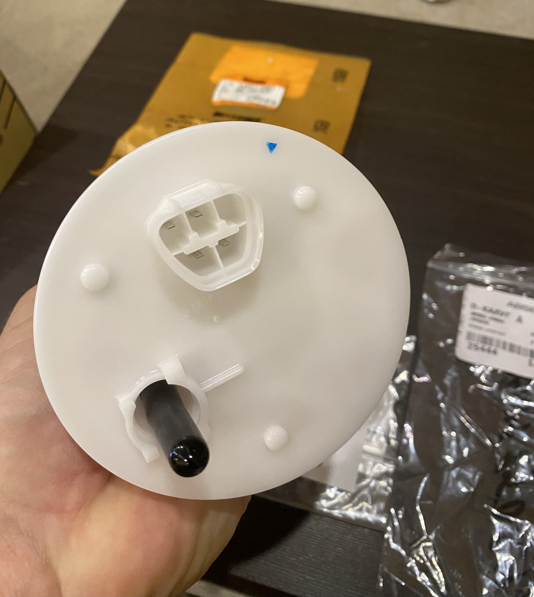 Топливный фильтр — Toyota Camry (XV50), 2,5 л, 2013 года | расходники ...