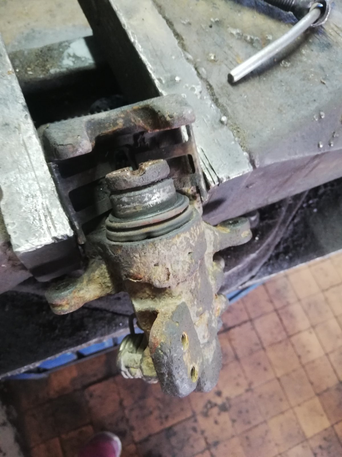 Ремонт заднего правого суппорта — Honda Civic 4D (8G), 1,8 л, 2007 года ...
