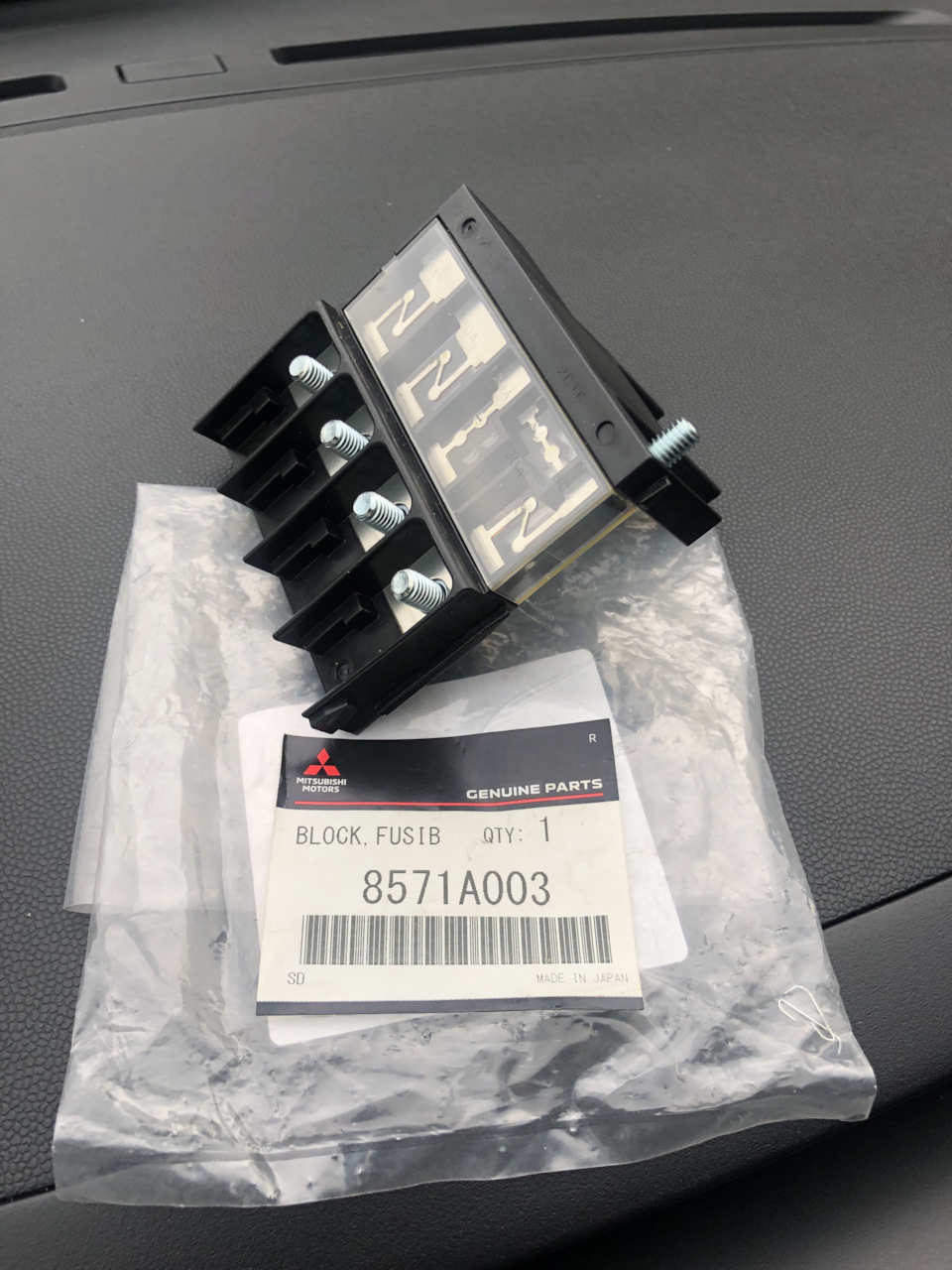 Замена блока предохранителей — Mitsubishi Lancer X, 2 л, 2007 года ...