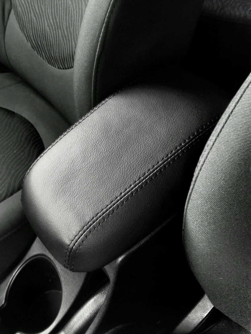 Перетяжка подлокотника — Hyundai Solaris (1G), 1,4 л, 2012 года ...