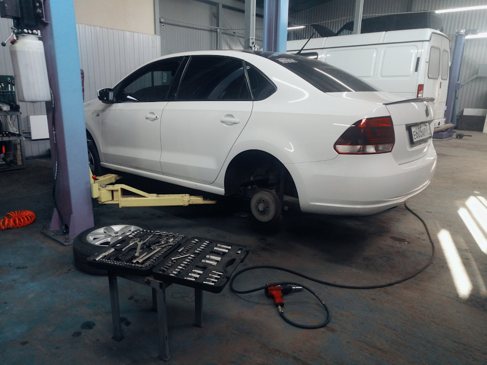 Задние колодки — Volkswagen Polo Sedan, 1,6 л, 2013 года | расходники ...