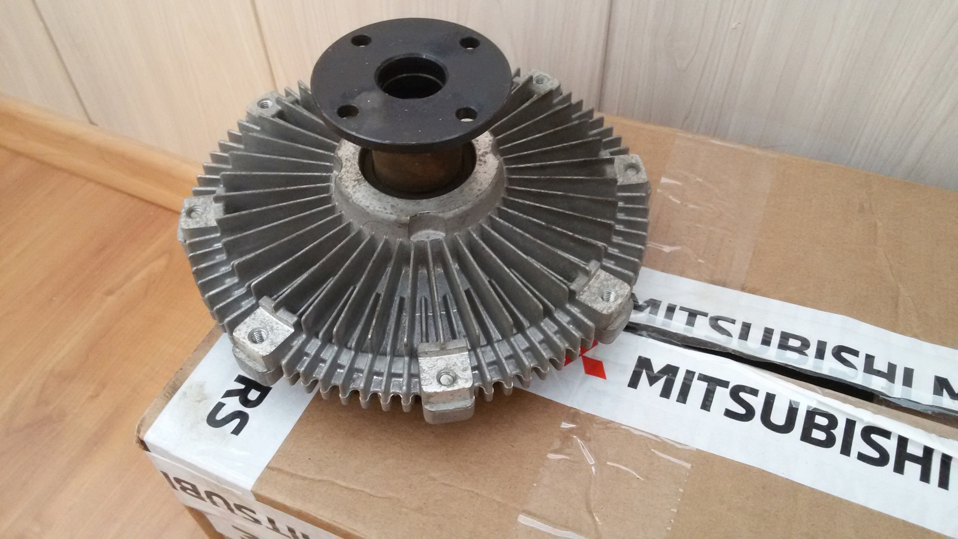 А я вот, вискомуфту MD356867 заменил. — Mitsubishi Pajero (4G), 3 л ...