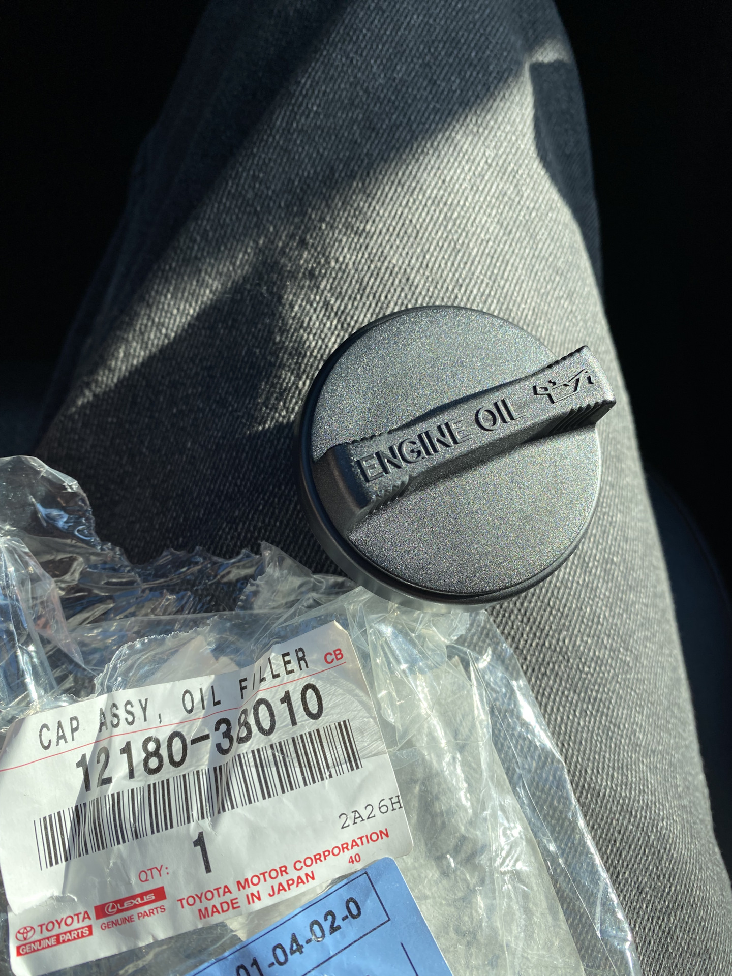 Замена крышки маслозаливной горловины — Toyota Camry (XV50), 2,5 л ...