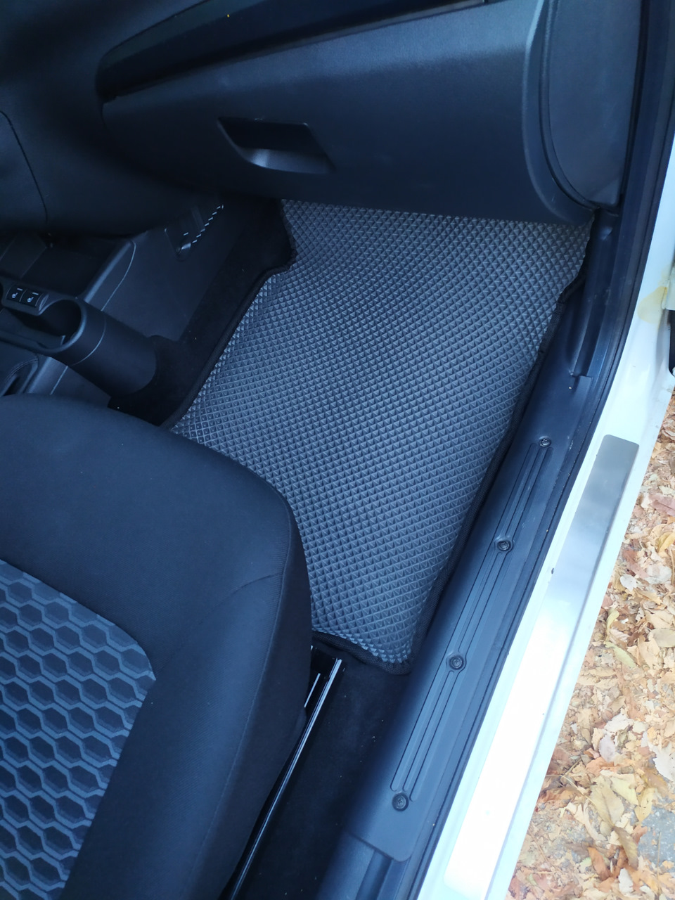 Evo коврики — Lada Гранта Лифтбек (2G), 1,6 л, 2023 года | аксессуары ...