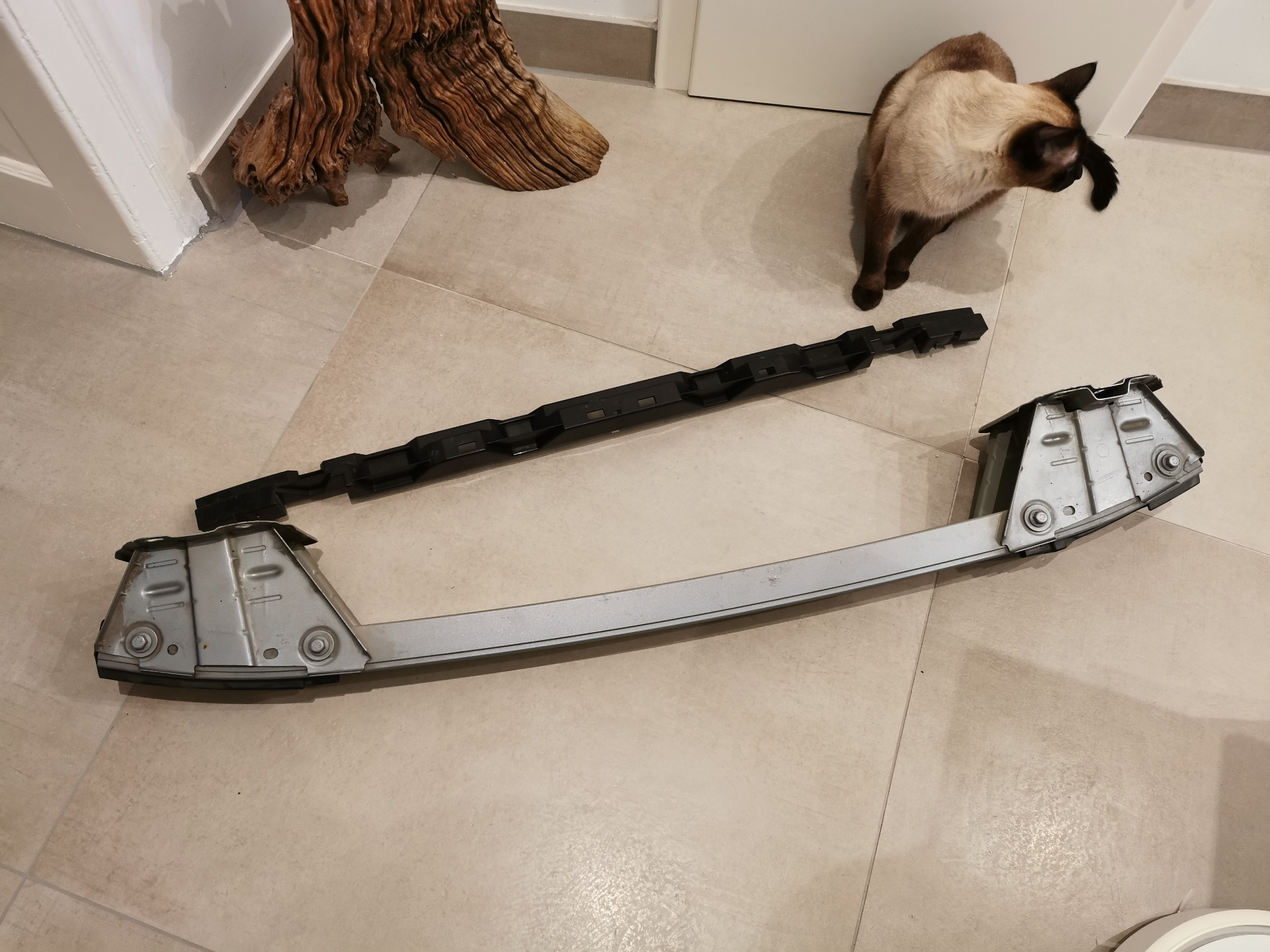 Установка оригинального скрытого фаркопа — Volvo V90 (2G), 2 л, 2016 ...