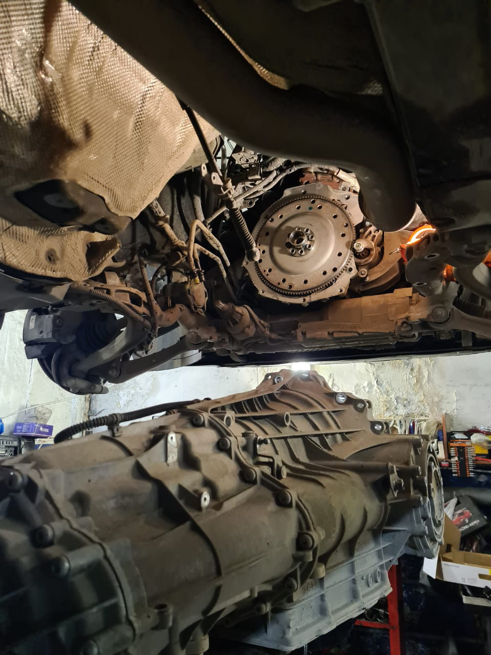 Замена двухмассового маховика и расширительного бачка — Audi A4 B8 FL ...