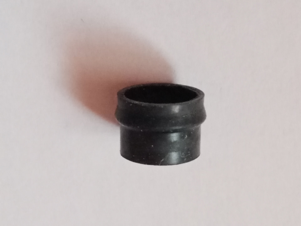 Колпачок штуцера прокачки сцепления. — Opel Vectra B, 2,5 л, 1997 года ...