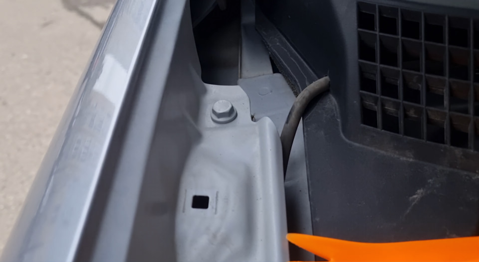 Зажим для капота для Nissan Qashqai J10 (арт. 65722EB300) — Nissan ...