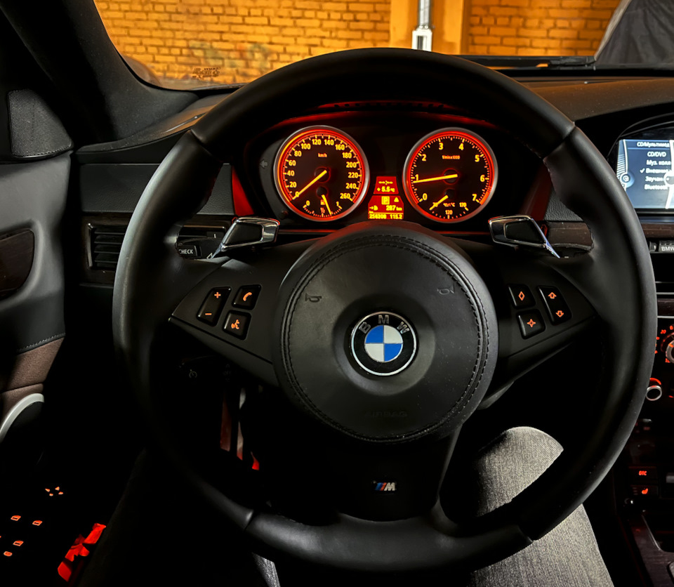 Приборная панель LCI + шкалы + кольца м5 стиль — BMW 5 series (E60), 3 л, 2006 года | тюнинг ...