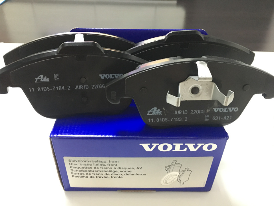 Замена передних тормозных колодок — Volvo S60 (2G), 2 л, 2013 года ...