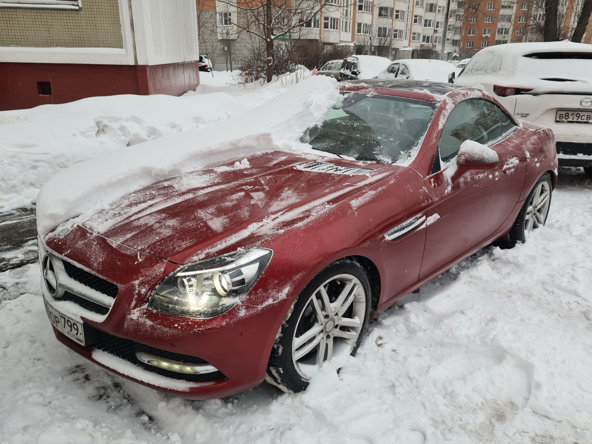 Завалило… Неделю не был дома, а тут зима! — Mercedes-Benz SLK (R172), 1 ...