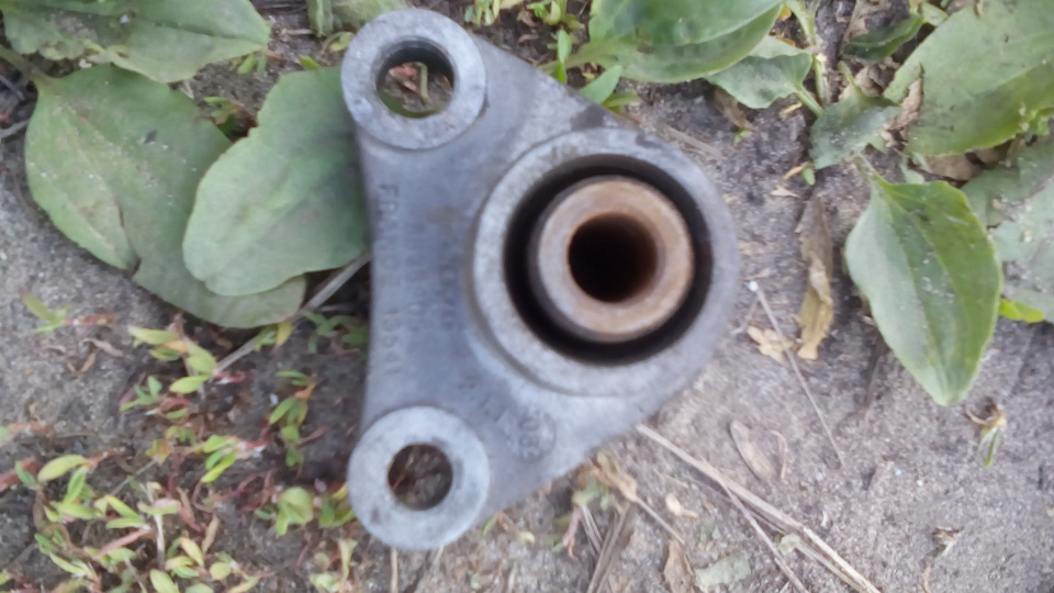 8666205 Кронштейн верхней балки двиг S60,80, XC70,90 R Volvo | Запчасти ...