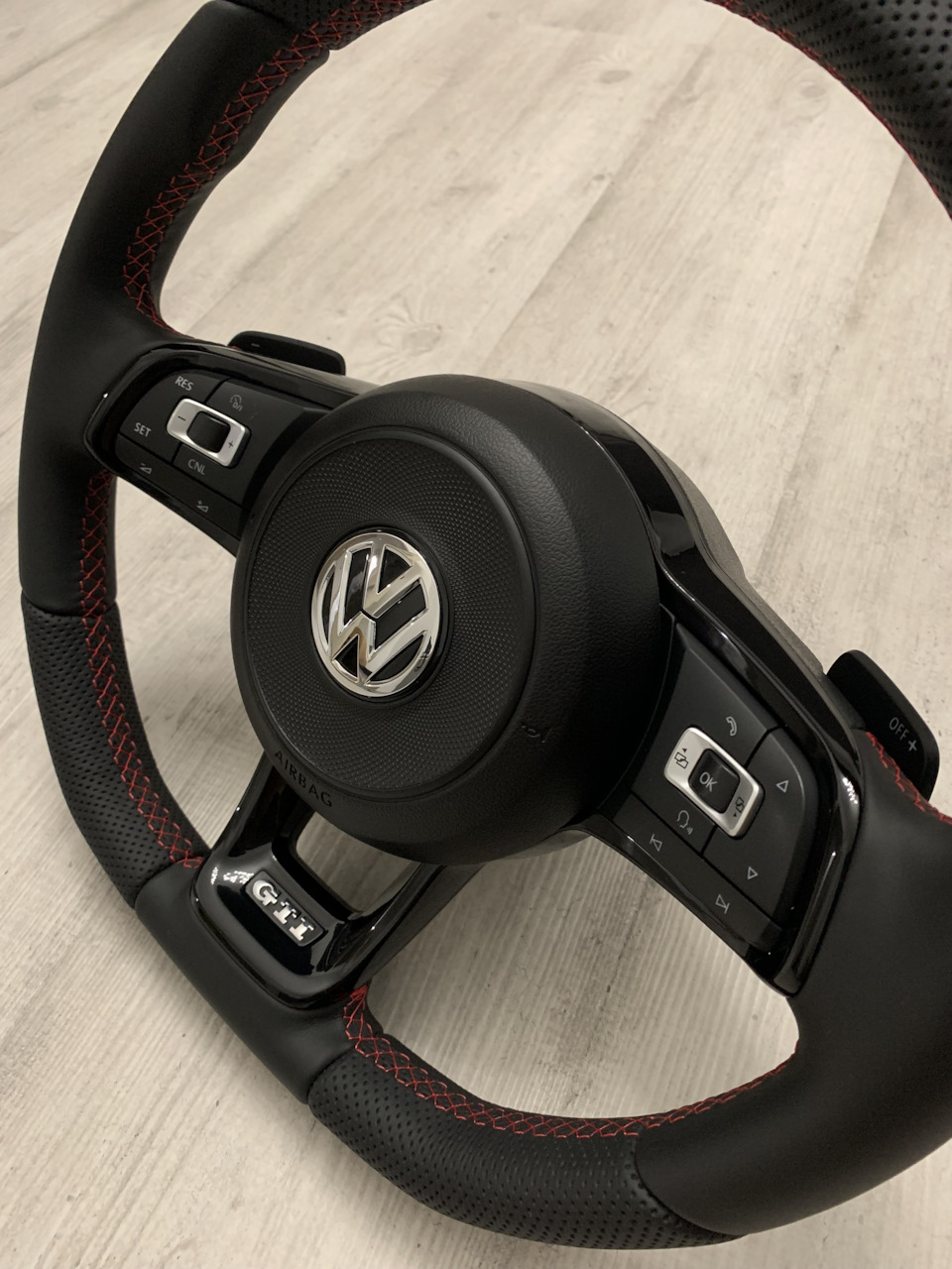 Глянцевый декор + руль GLi — Volkswagen Jetta VI, 1,4 л, 2013 года ...