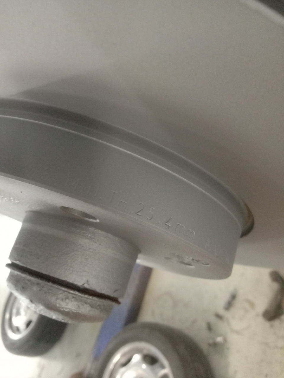 Замена тросов стояночного тормоза.Замена тормозных дисков и колодок ...