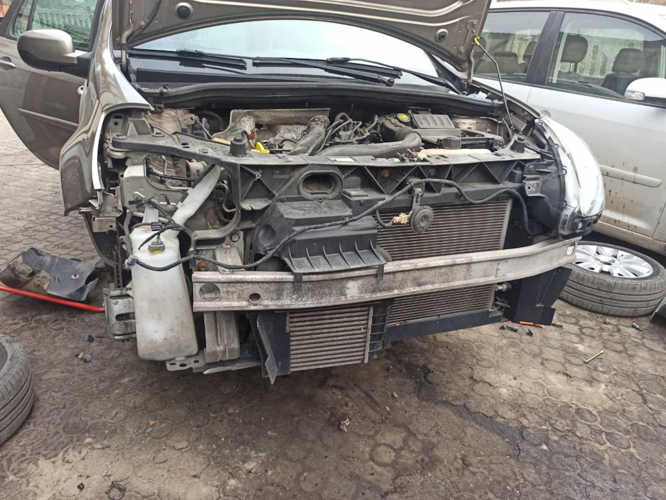 Ксенон, обратный клапан омывайки — Renault Clio III, 1,2 л, 2010 года ...