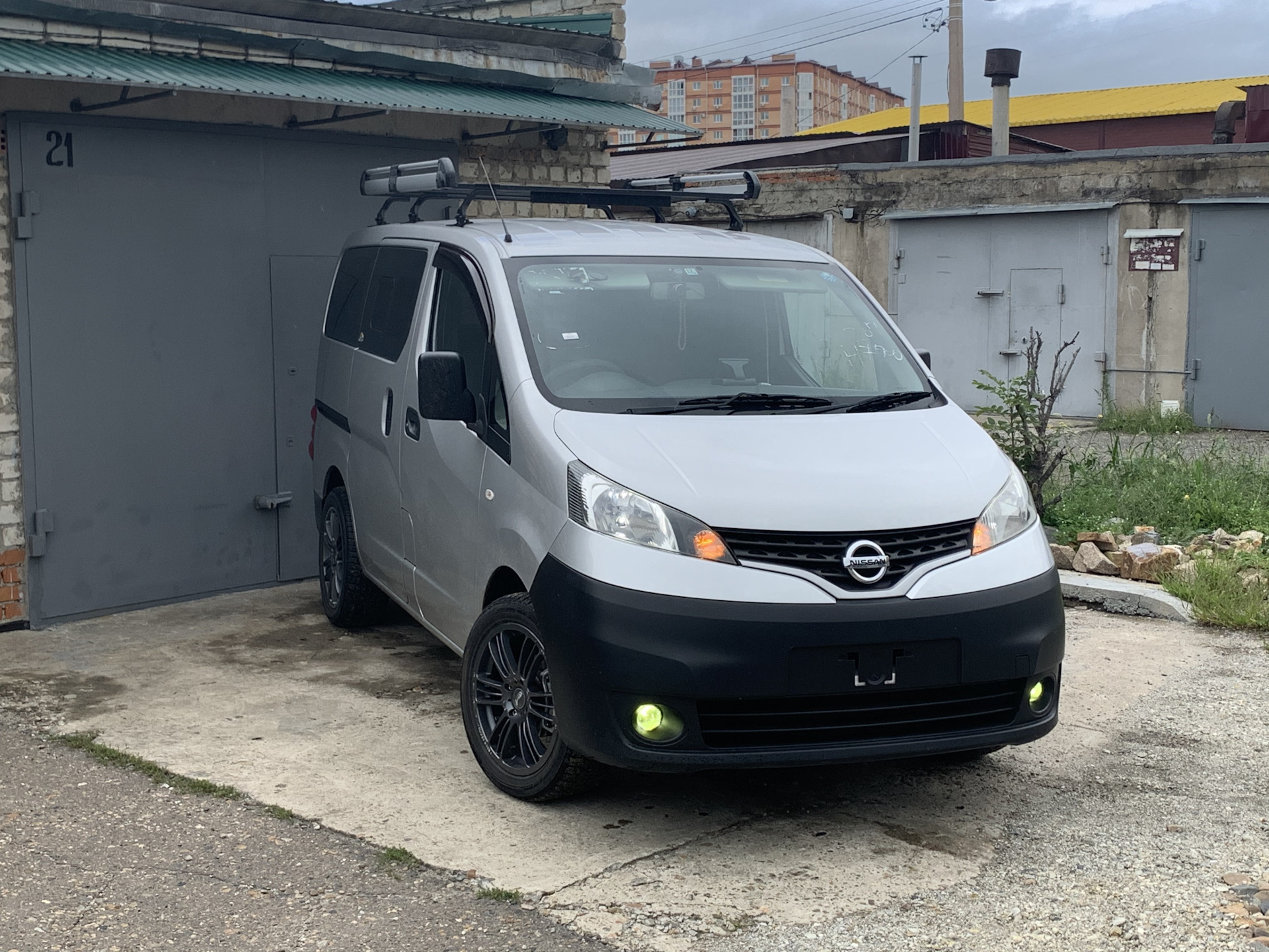 R17 7j et38 215/50R17 Rays — Nissan NV200, 1,6 л, 2014 года | шины | DRIVE2