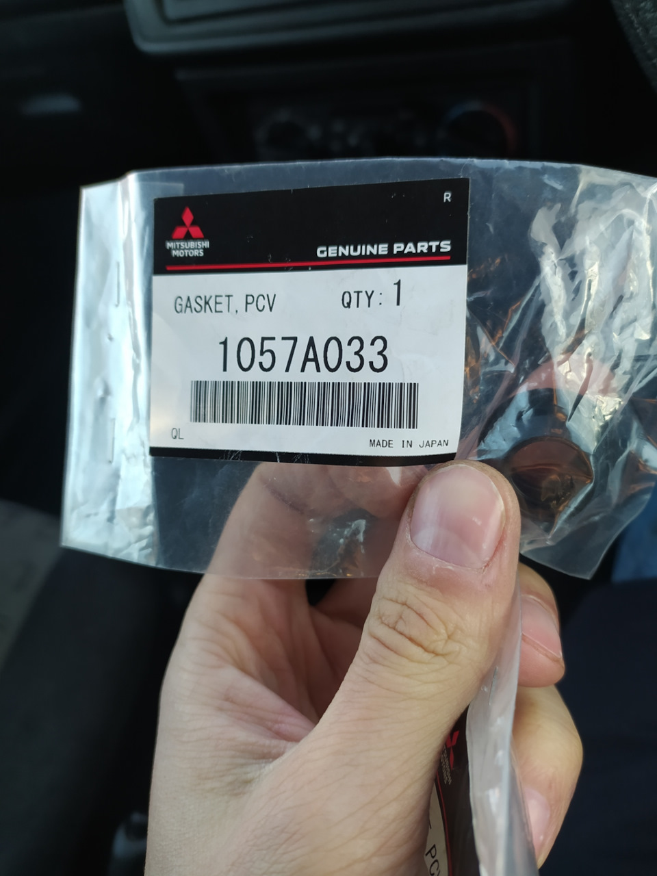 Замена клапана PCV (вентиляции газов) — Mitsubishi Pajero Mini (2G), 0 ...