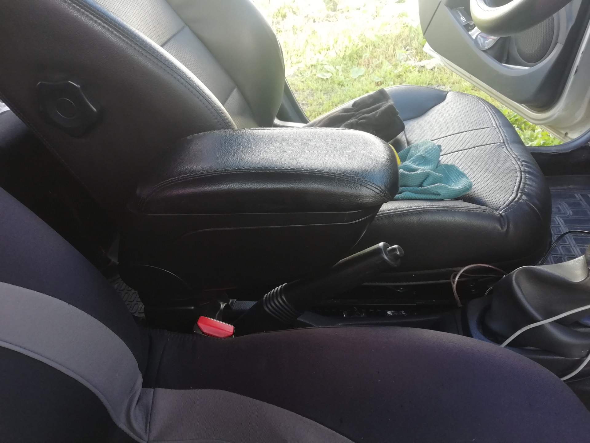 Подлокотник) — Renault Logan (1G), 1,4 л., 2012 года | другое | DRIVE2