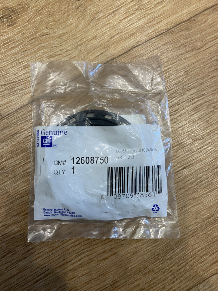 Сальник коленчатого вала передний оригинал GM 12608750 на Cadillac SRX ...
