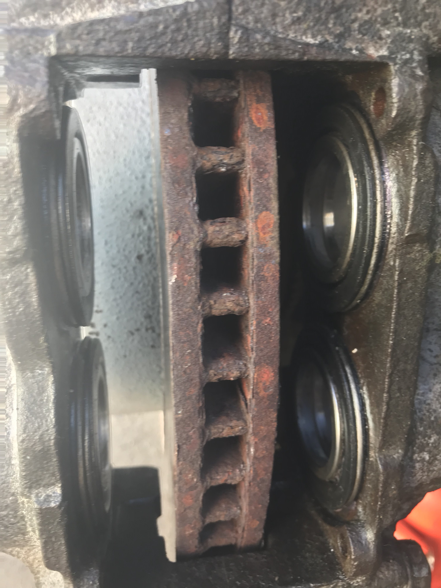 Замена задних тормозных колодок и полная профилактика всех суппортов ...