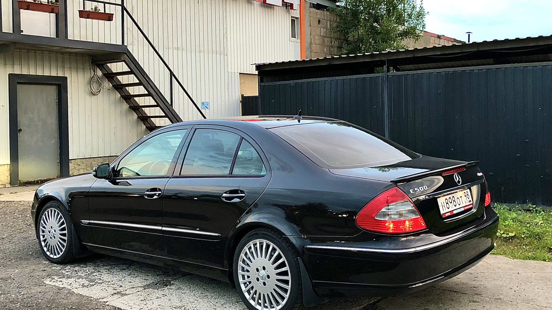 Mercedes-Benz E-Class (W211) 5.5 бензиновый 2007 | BLACK ARTUSH V8 на ...