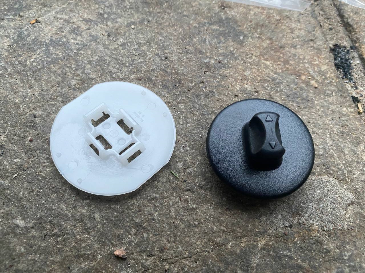 Текстильные коврики и дополнительные крепления. — Toyota RAV4 (5G), 2,5 ...