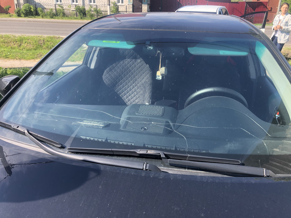 Замена лобового стекла — Toyota Camry (XV50), 2,5 л, 2014 года ...