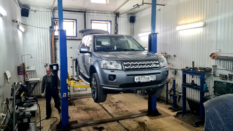 92. Замена задних амортизаторов Freelander 2 — Land Rover Freelander 2 ...