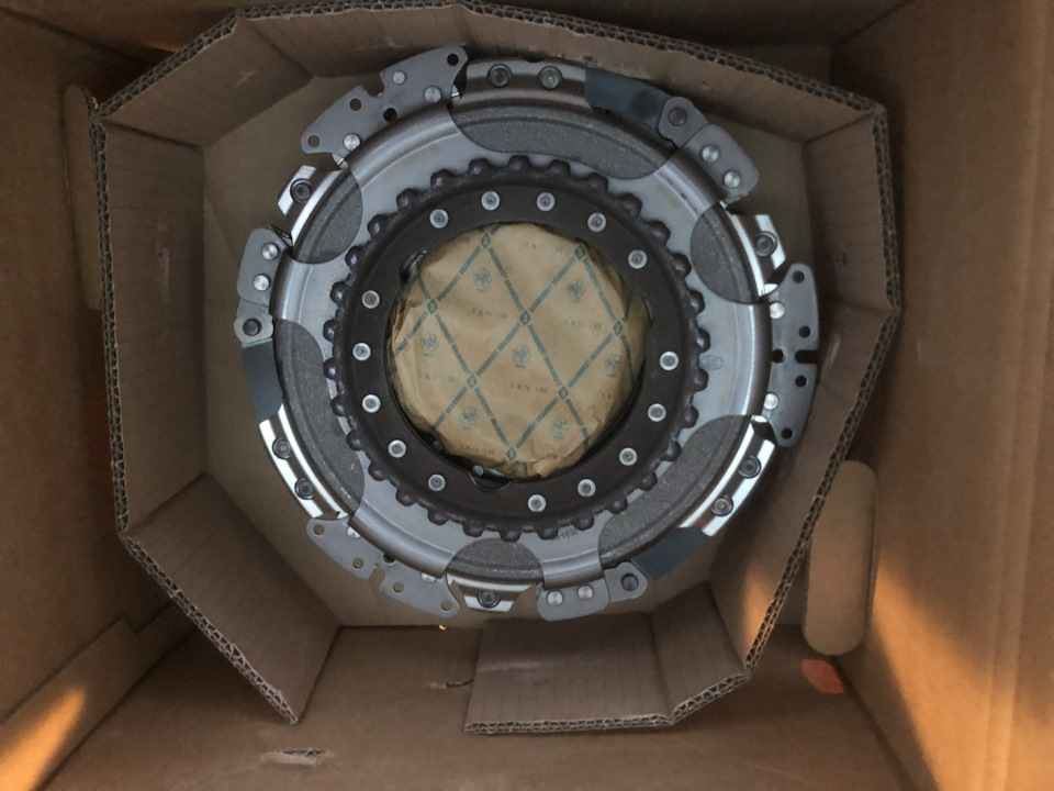 Комплект сцепления luk 602000700 на Skoda Superb Mk2, Skoda Superb Mk3 ...