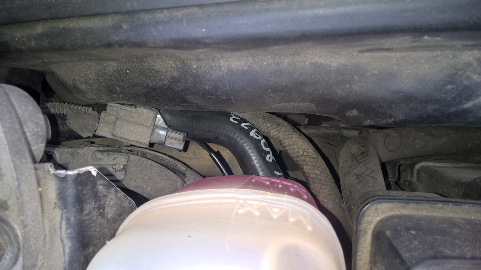 Заменил свечи, шланг печки, расширительный бачок. — Volvo XC70 II, 2,5 ...