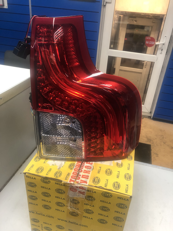 2SK011065041 Фонарь задний правый VOLVO — XC90 I HELLA | Запчасти на DRIVE2