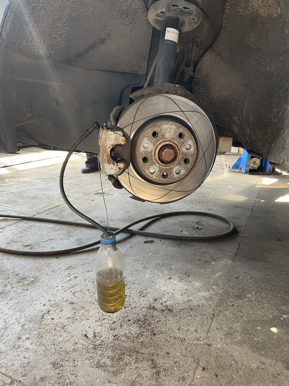 Замена заднего суппорта и жидкости — Skoda Octavia A5 Mk2, 1,6 л, 2007 ...