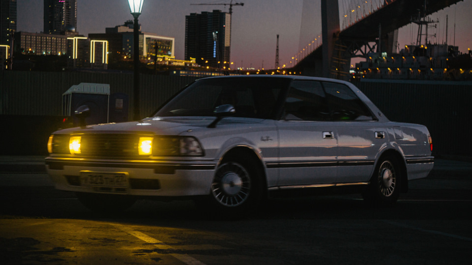 Old school JDM meeting во Владивостоке (видео) — Toyota Crown (S130), 2 л, 1991 года | встреча ...