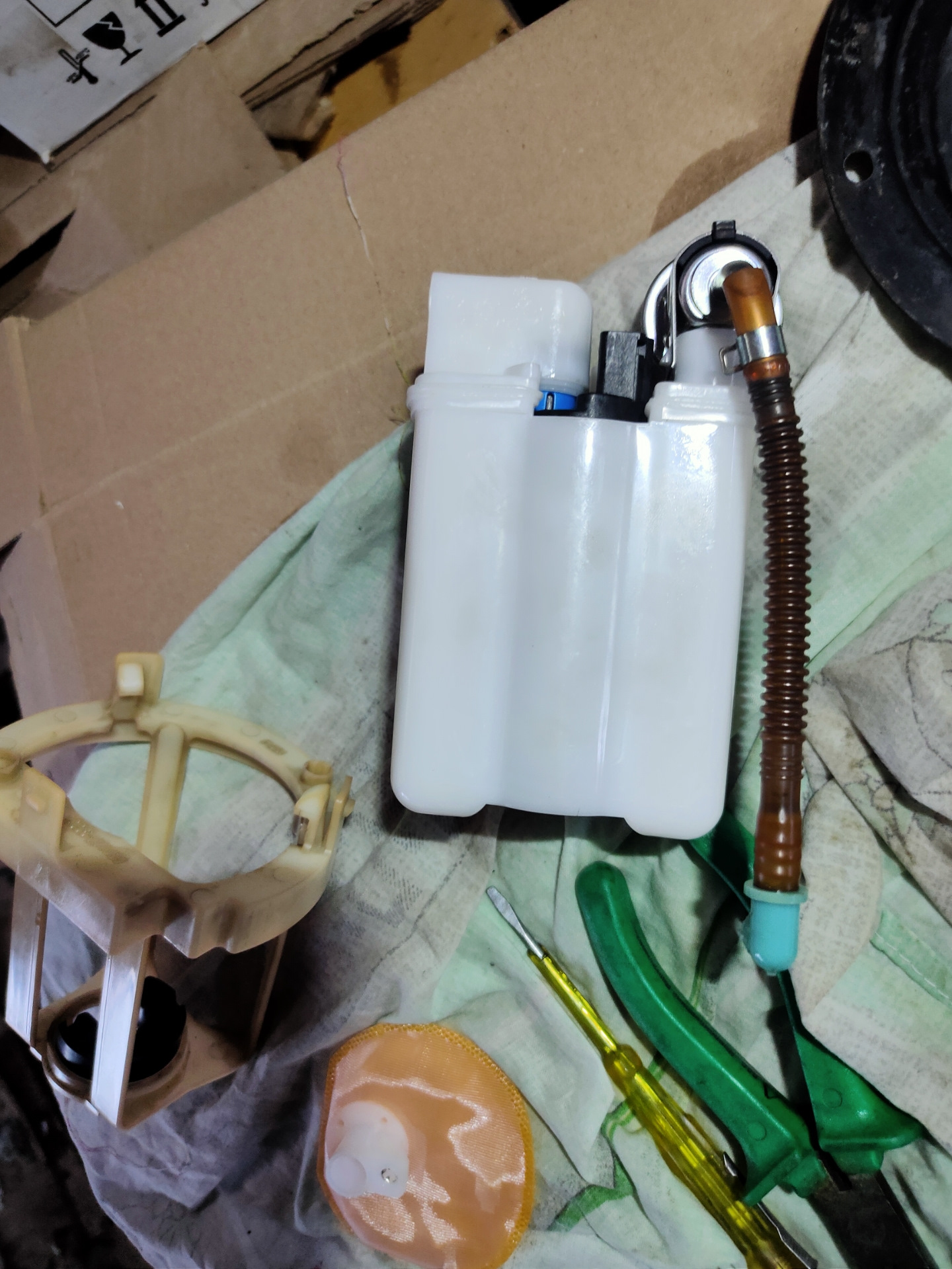 74. Замена топливного насоса и фильтров. — KIA Ceed SW (1G), 1,6 л ...