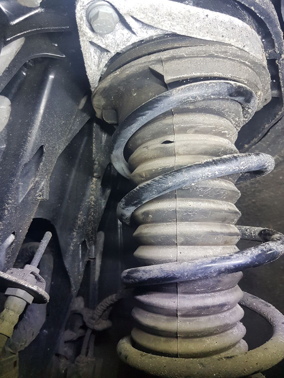 Продам передние амортизаторы Sachs (313748, 313749) на Ford Mondeo IV ...