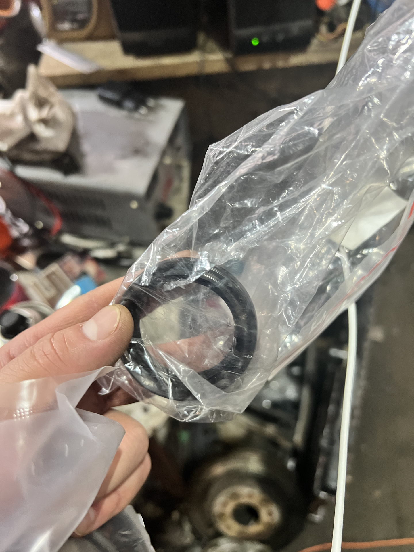 Замена коренного сальника и ещё пару позиций) — Toyota Avensis II, 2,4 ...