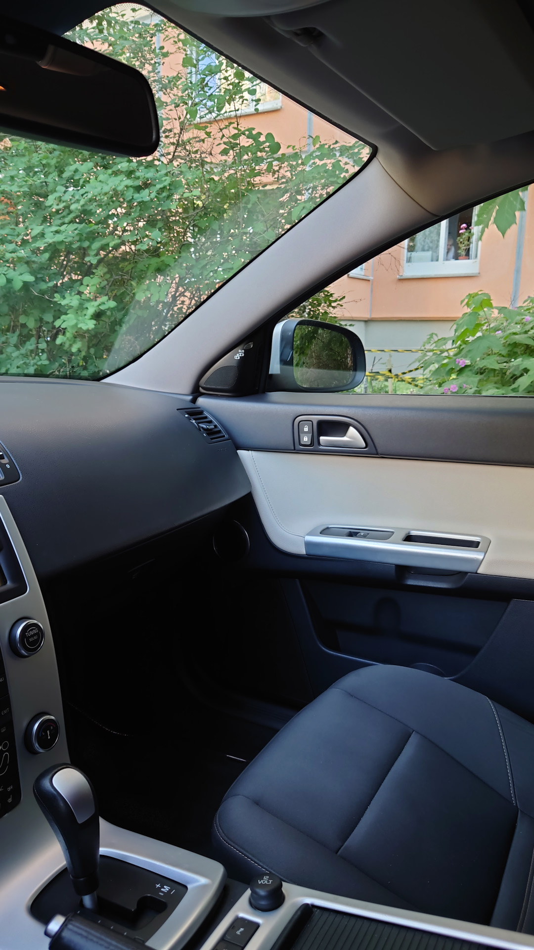 TWO.TONE — Volvo V50, 2,5 л, 2010 года | стайлинг | DRIVE2