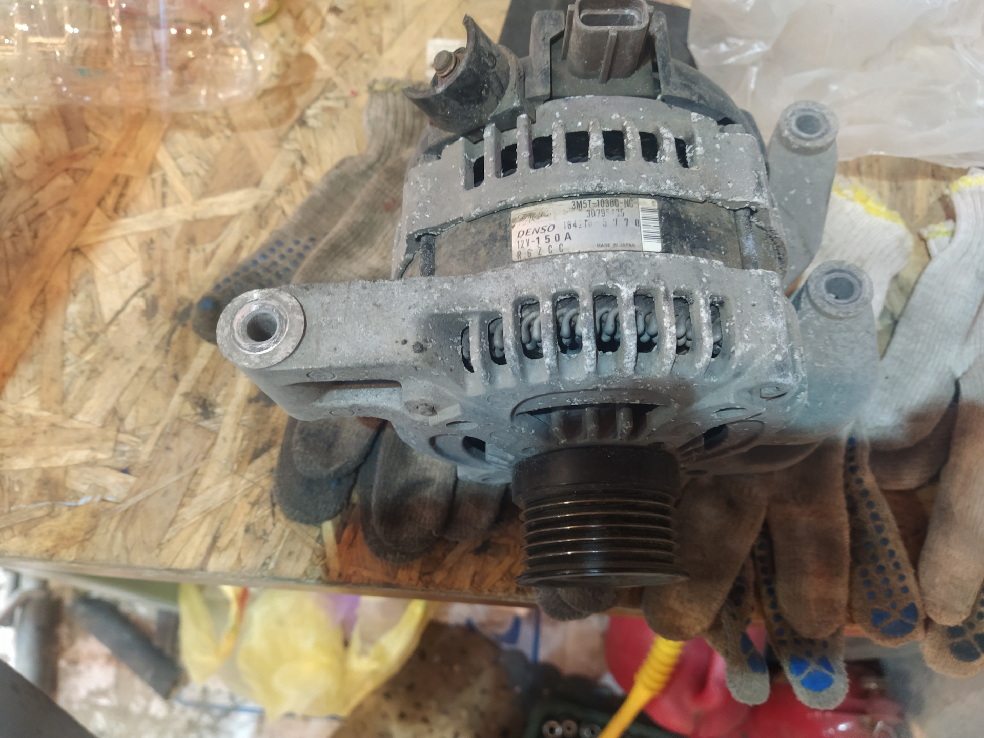 Поставил генератор 150А, течь масла по стыку КПП. — Ford Focus ...